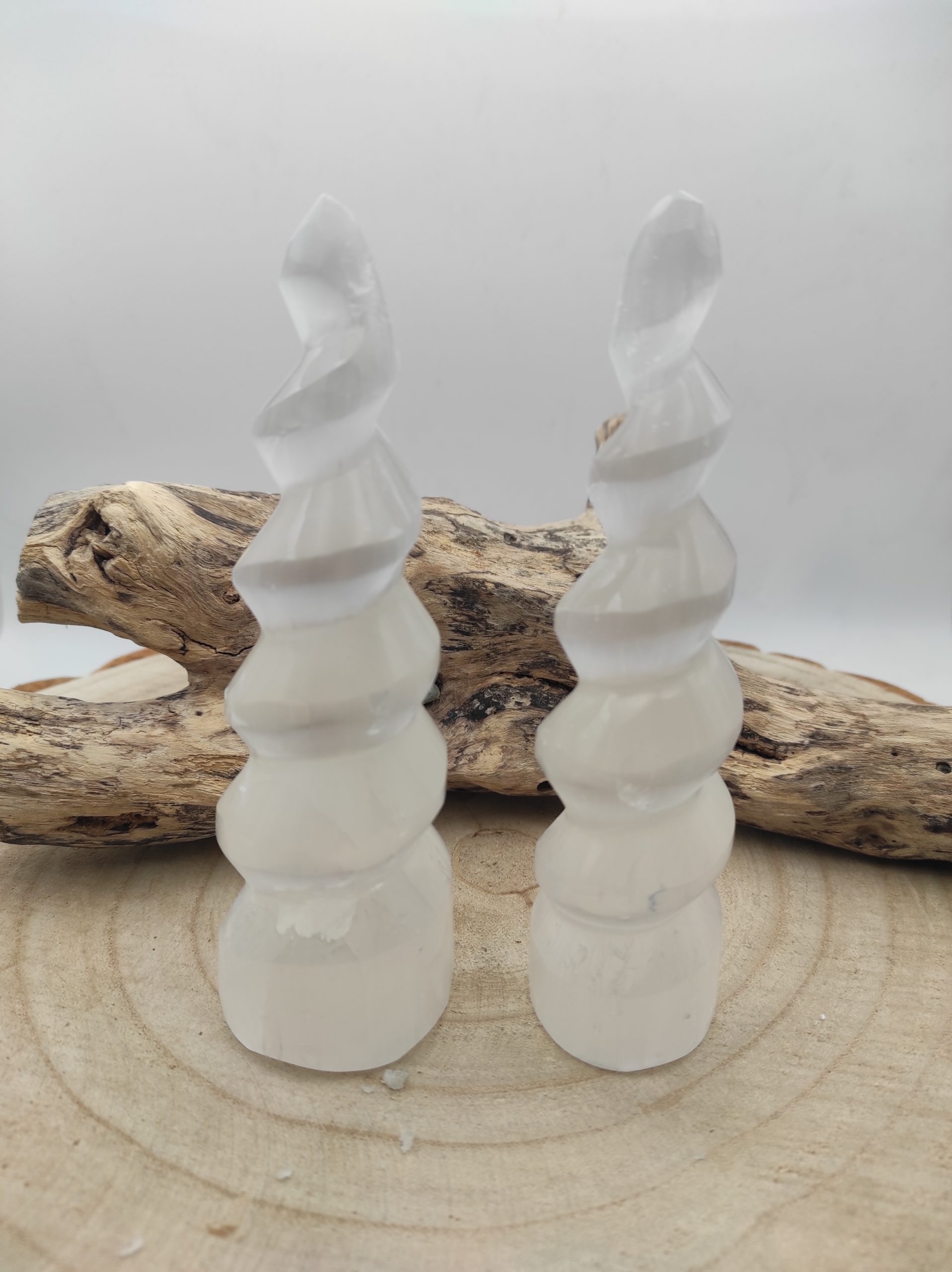 Pierre polie : Spirale en Sélénite - Le Chant des Pierres